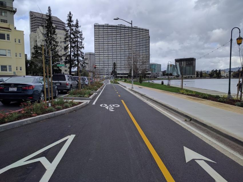 Oakland DOT Releases Lakeshore Ave. Protected Bike Lane Plans ...