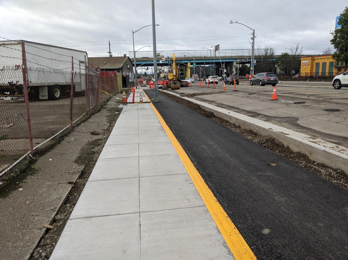 Eyes on the Street Update: Fruitvale Ave Raised Bike Lanes Now on Both ...