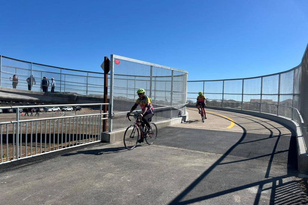 San Francisco Gets Its First Green Bike Lanes on Market Street ...